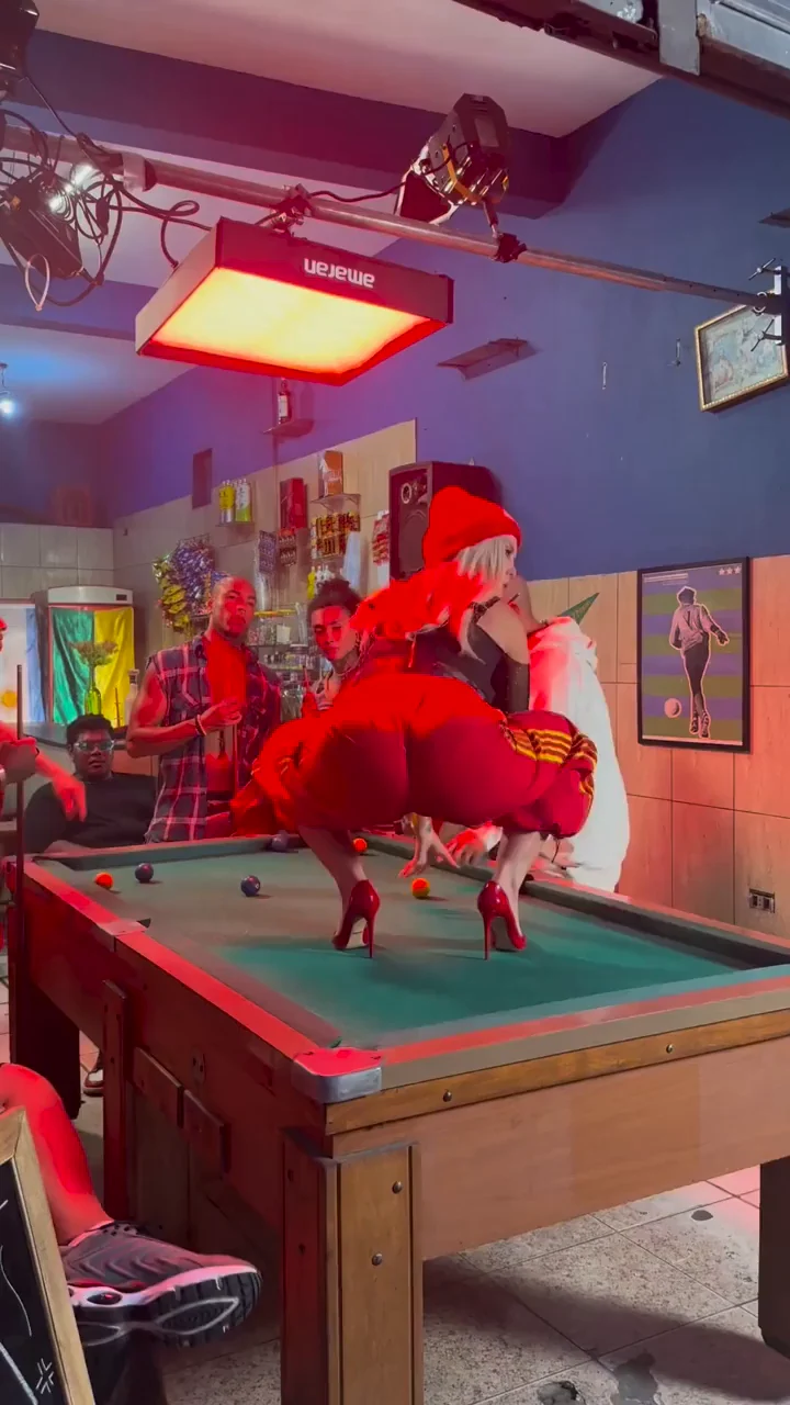 Wanda Nara twerking | Scrolller