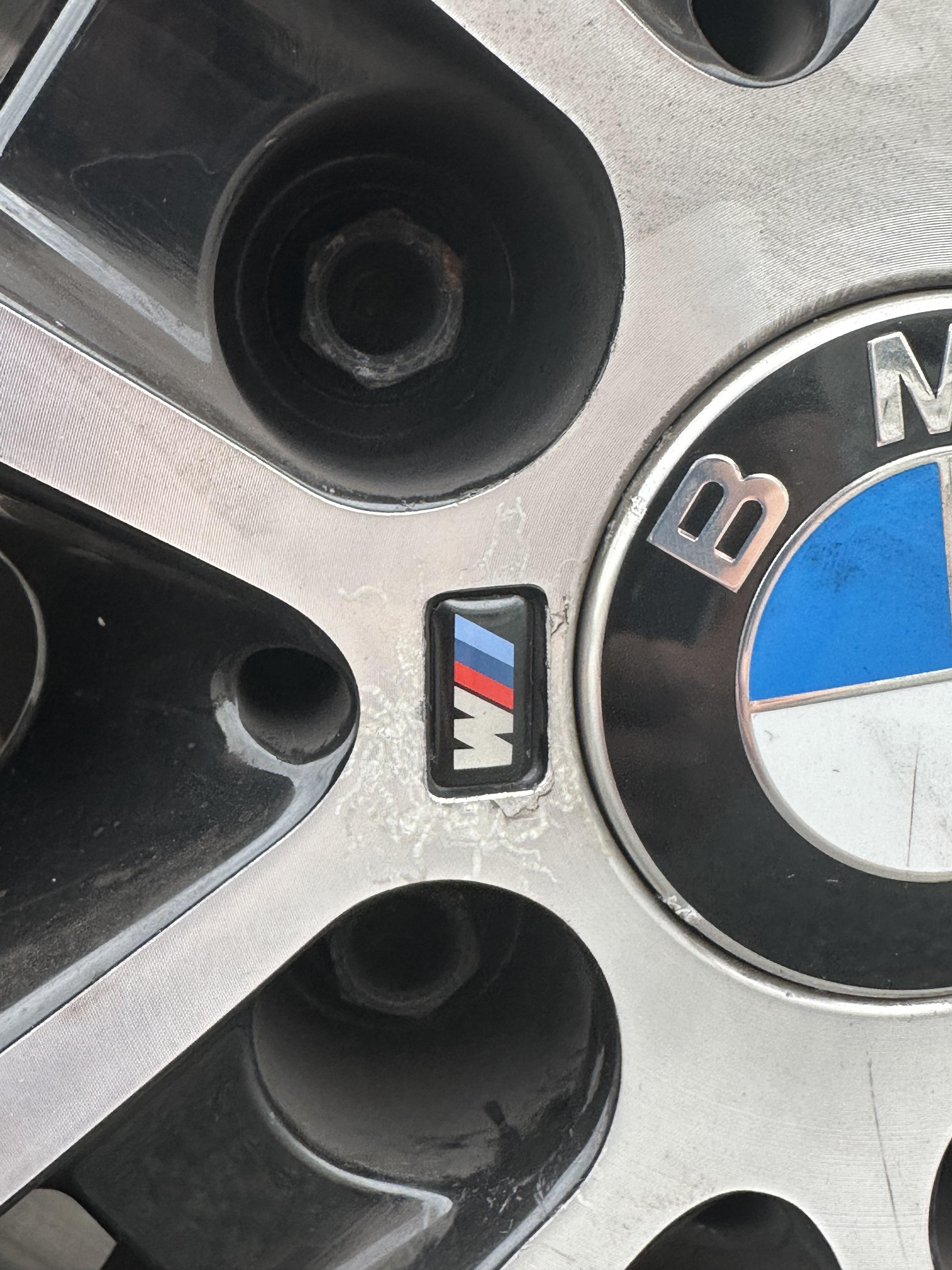 What is this on my two tone M Wheels | Scrolller