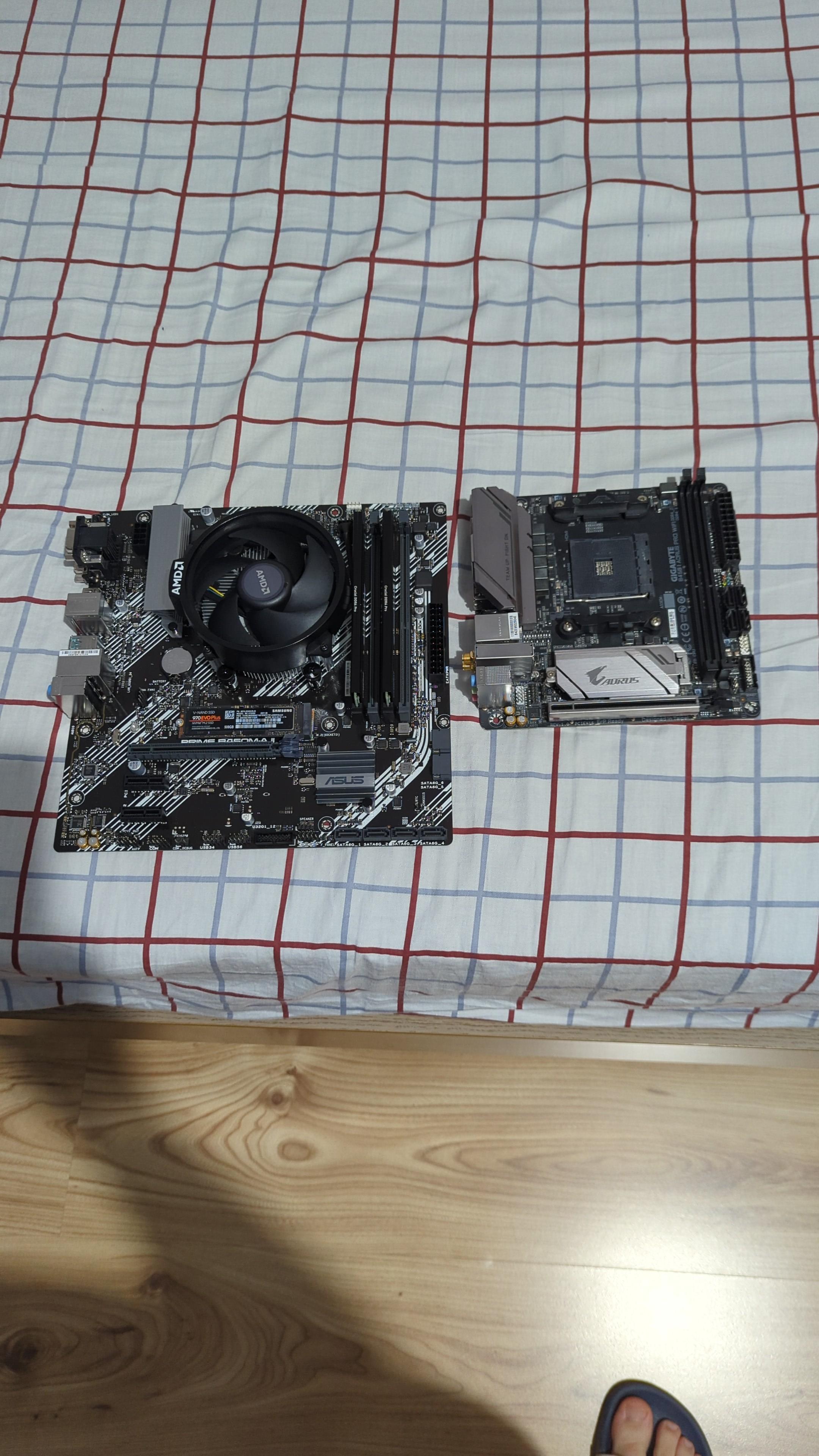 Jonsbo A4 build | Scrolller