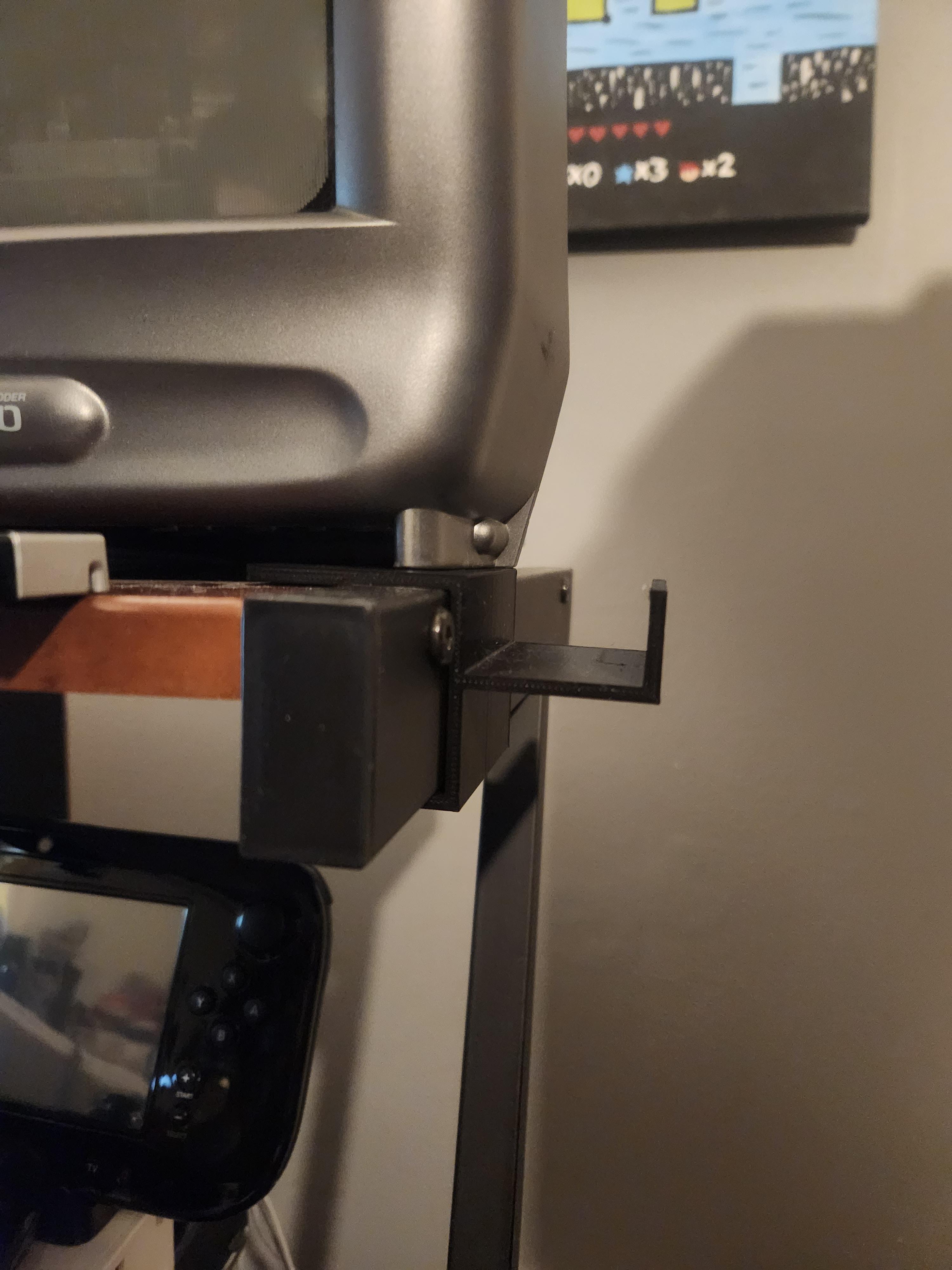 A very specific headphone holder | Scrolller