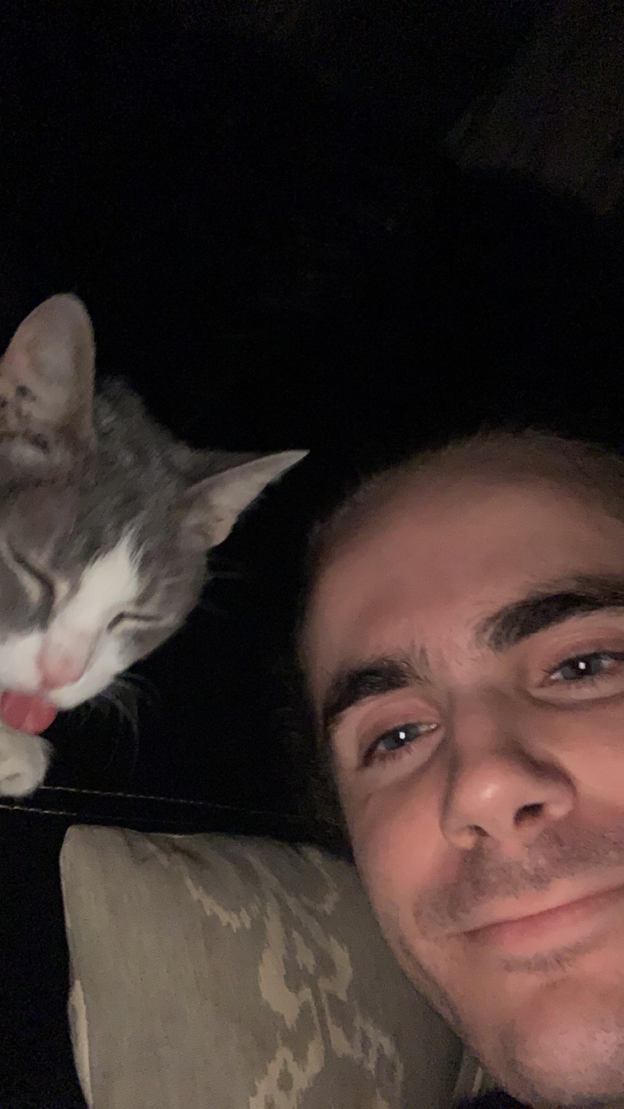 An old lady blep from Lois | Scrolller