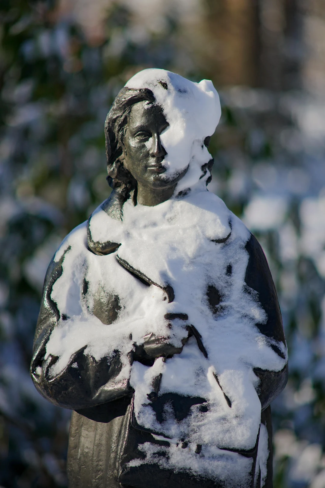 Ursula, in the snow - 1965 sculpture by Julio Hernandez in Middelheim museum [OC][4000x6000 ...