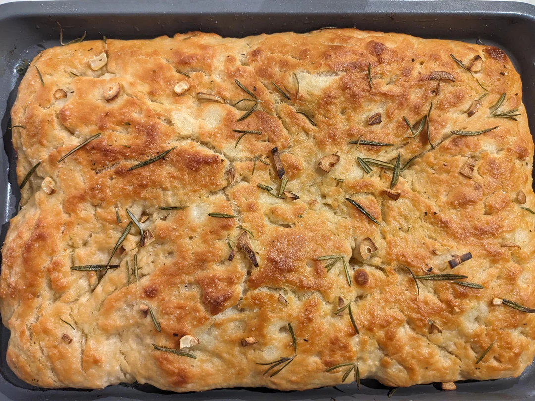 Rosemary and Roasted Garlic Foccacia | Scrolller