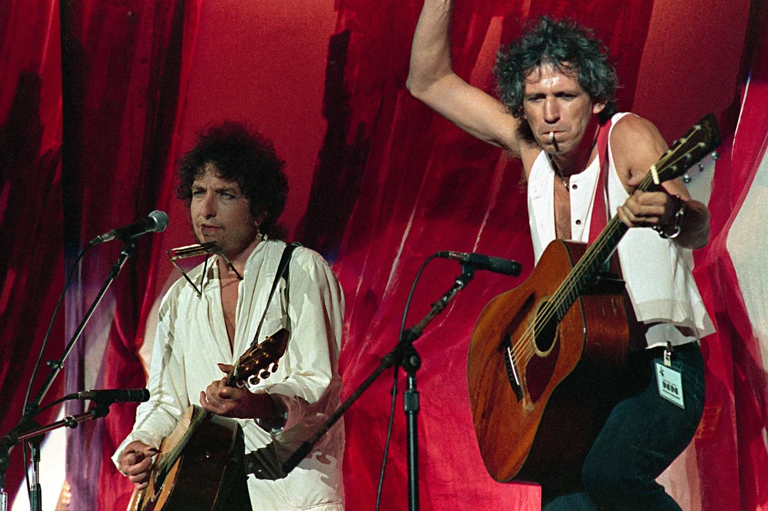 Bob Dylan joined by Keith Richards during Live Aid at JFK Stadium in Philadelphia, July 13,1985 ...