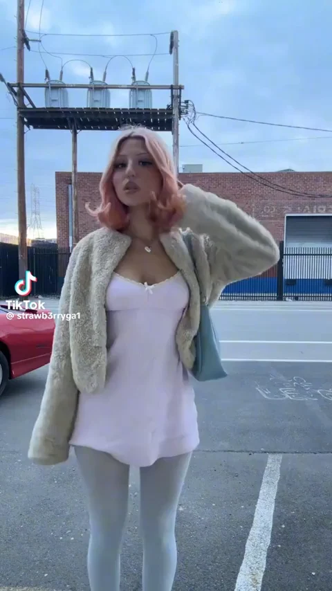 How to achieve this curl ? | Scrolller