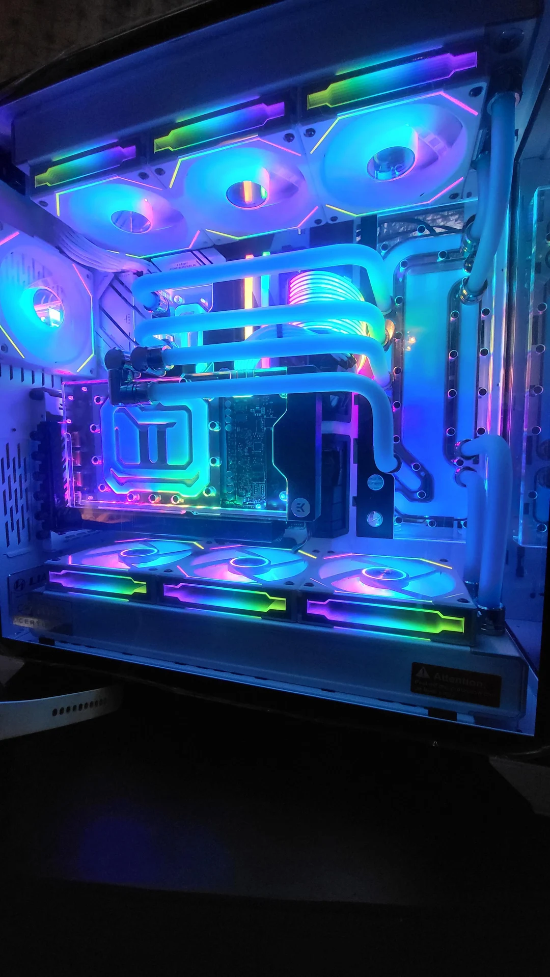 first boot of my first custom loop. default rgb setting | Scrolller
