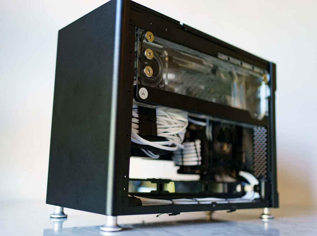 More pics of my first loop. 2x 360 rads + 360 res in 25 liter case (4090 + 7950x3d) | Scrolller