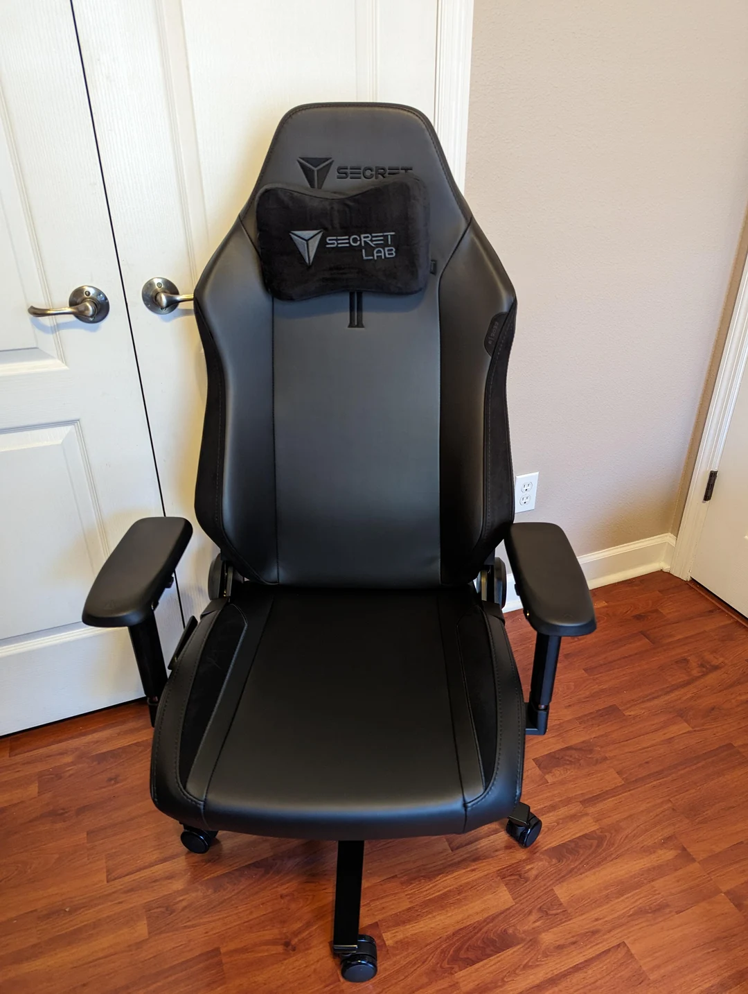 My new chair! #secretlab | Scrolller