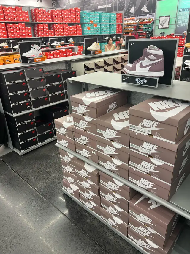 ID help. Wife wanted these and I can't remember the name | Scrolller