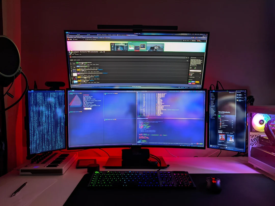 [awesomewm] quad-monitor setup | Scrolller