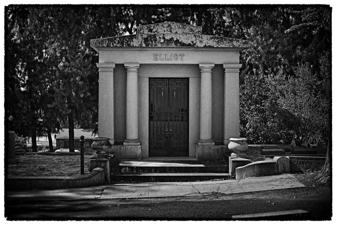 Elliot Mausoleum | Scrolller