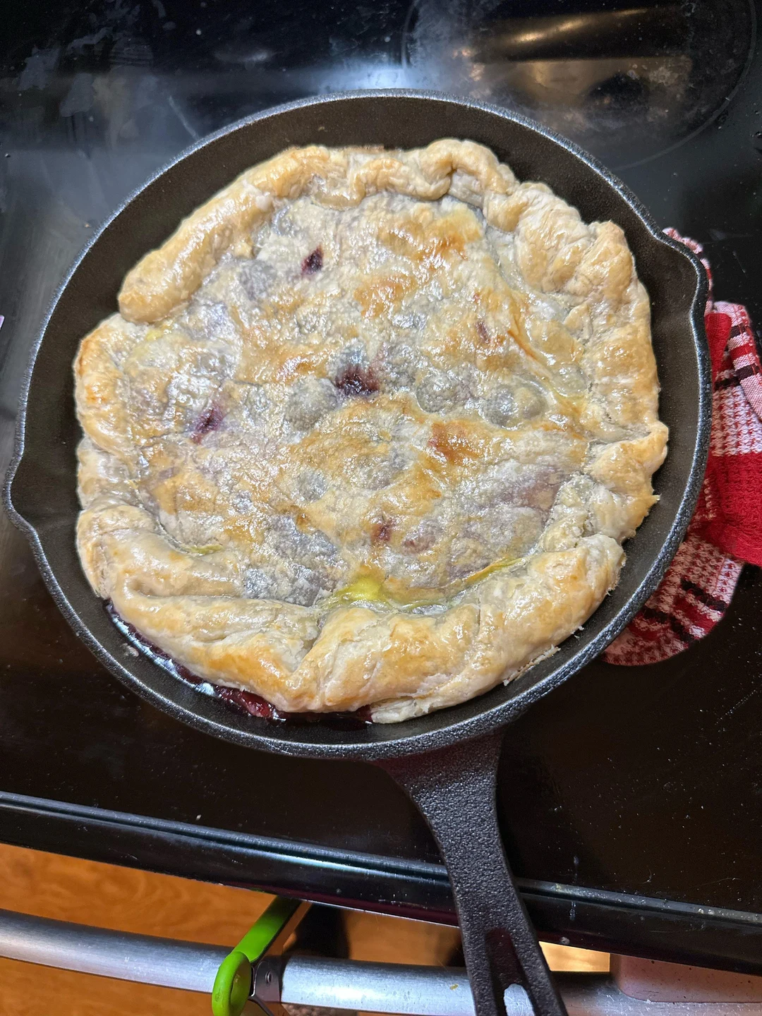 Cherry peach pie | Scrolller