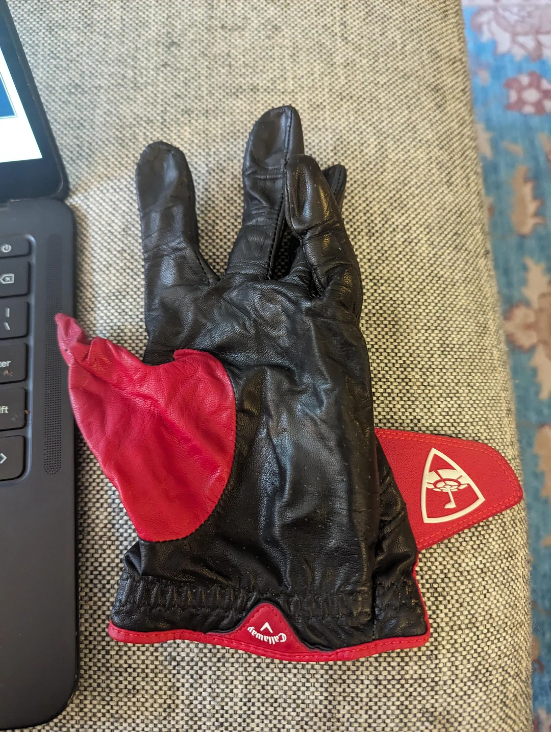 Does anyone know what specific type of Callaway glove this is? | Scrolller