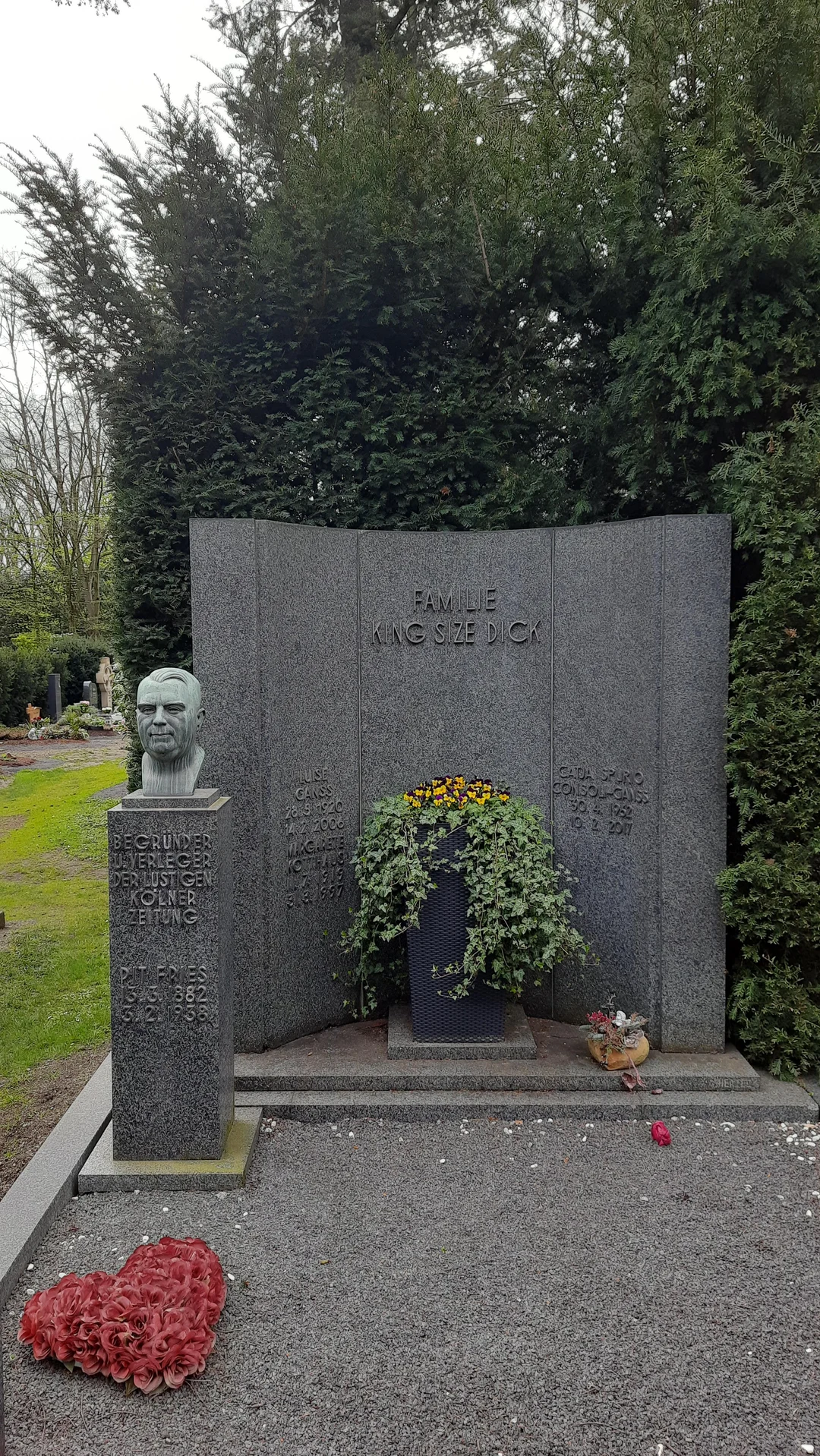 R🍆P (Melatenfriedhof, Cologne, Germany) | Scrolller