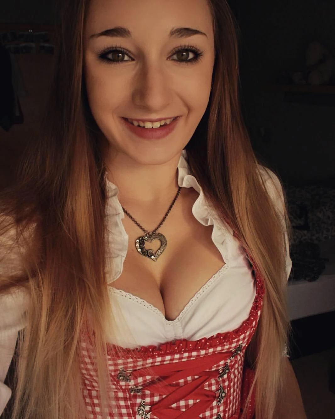 Dirndl | Scrolller