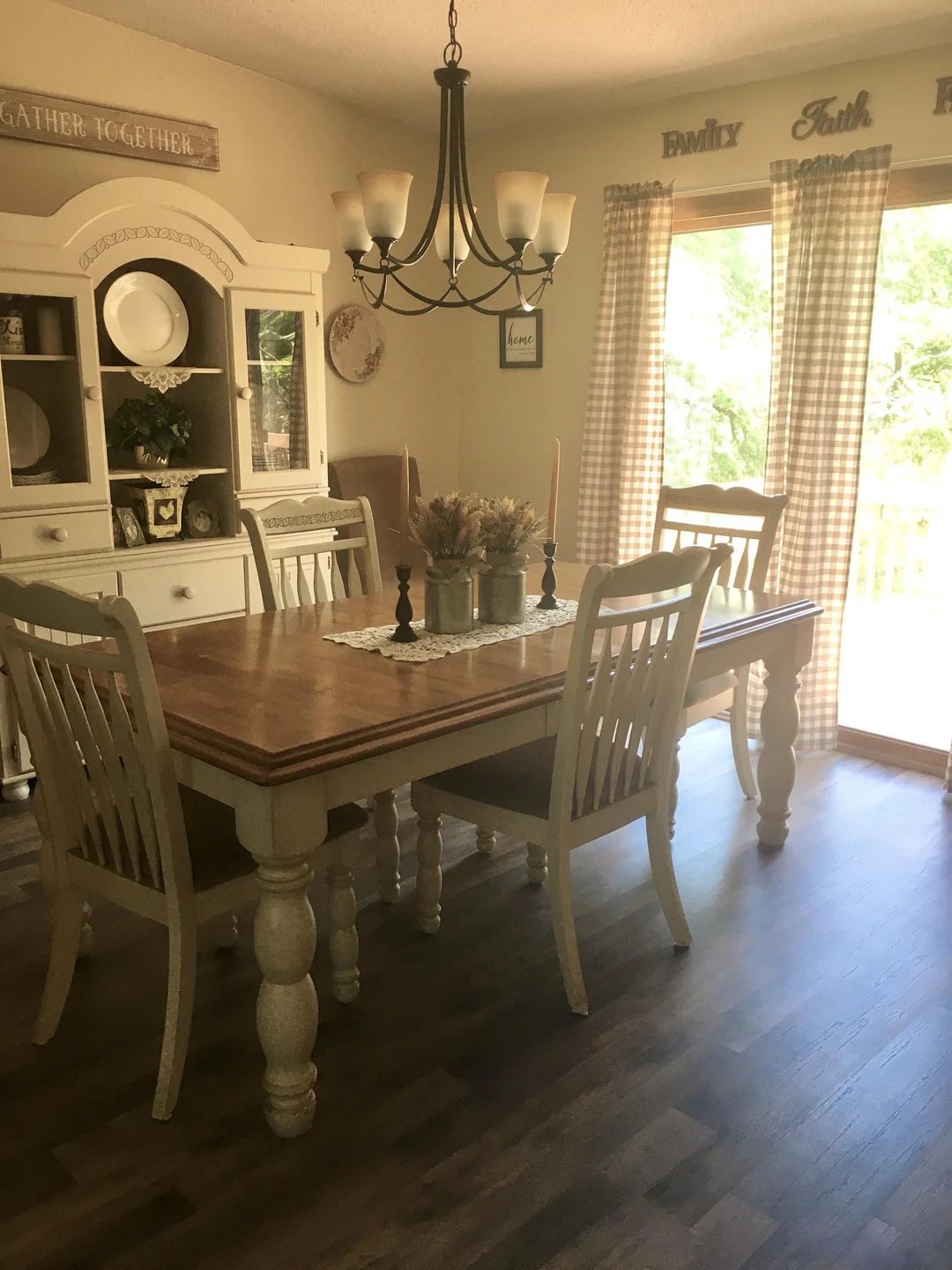 My cozy dining room! | Scrolller