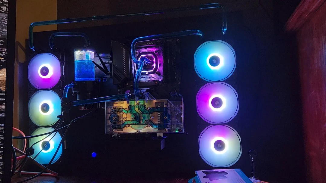 First watercolling build. No horizontal lines anywhere but hey , it works | Scrolller