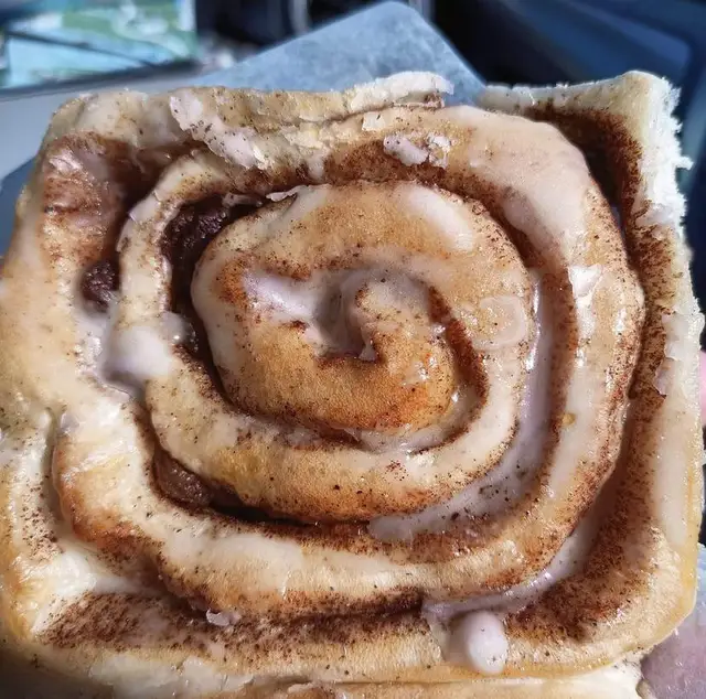 Homemade Cinnamon Roll | Scrolller
