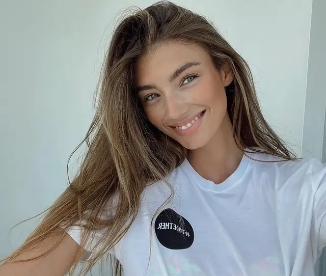 Lorena Rae | Scrolller