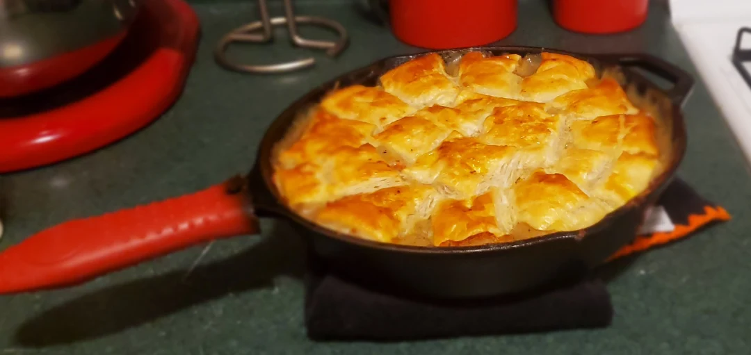 Chicken pot pie in the 10" Lodge | Scrolller