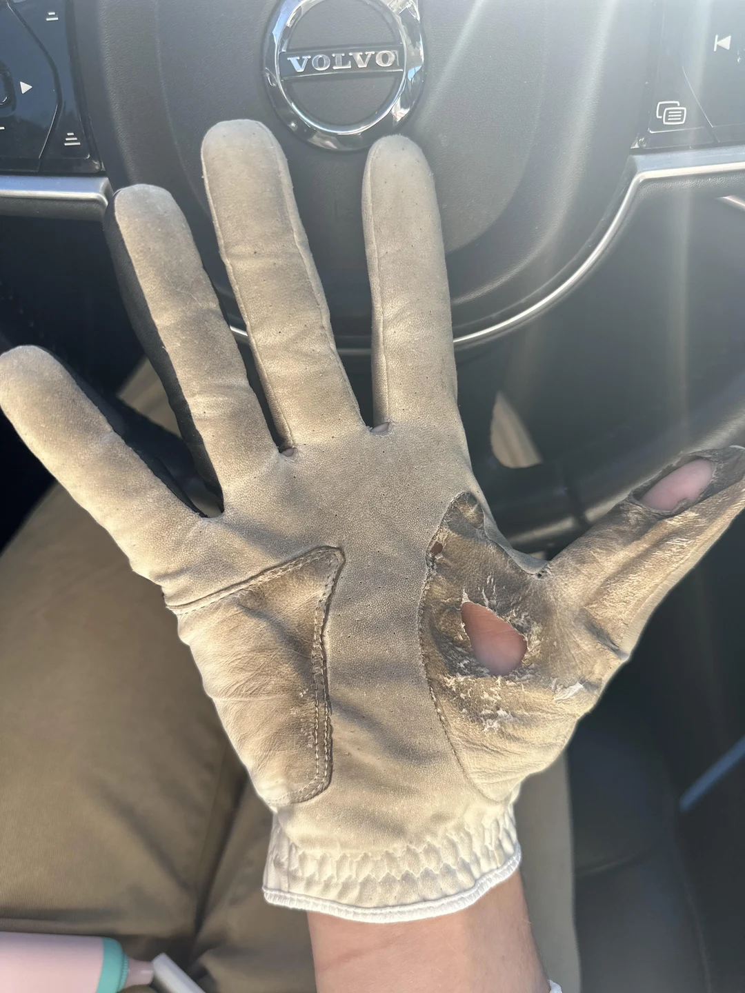 Heavy glove wear with less than 10 rounds? | Scrolller