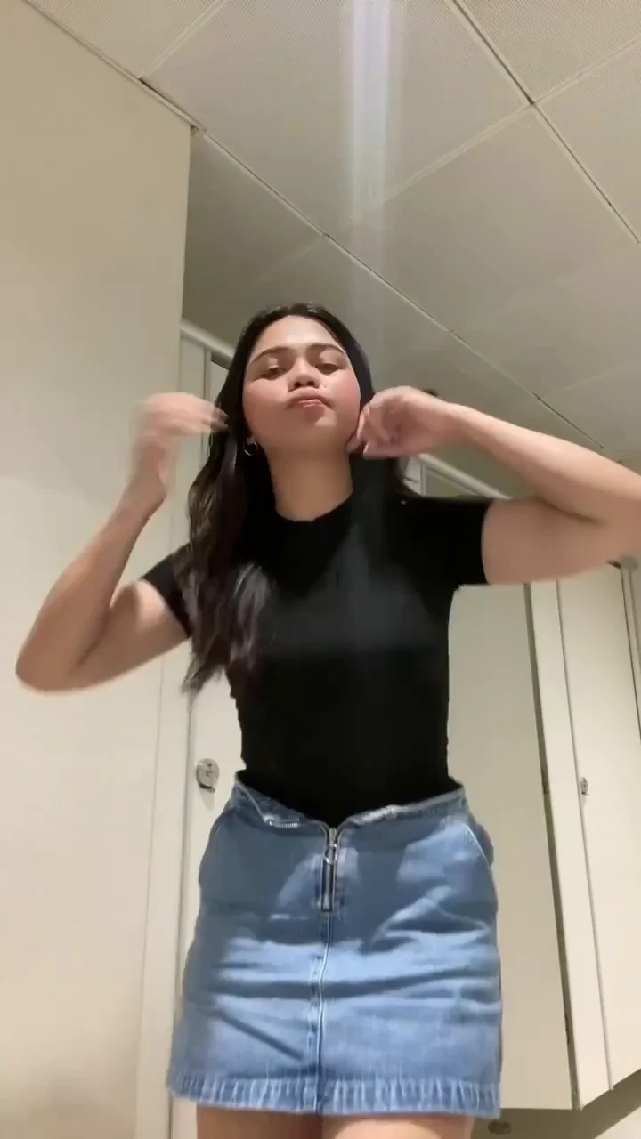 Strike a pose and let the compliments roll in | Scrolller