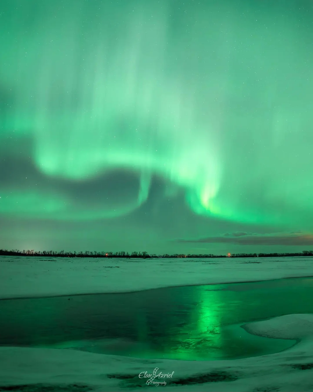 (OC) The incredible Aurora Borealis over North Dakota last Sunday [3085x3856] | Scrolller