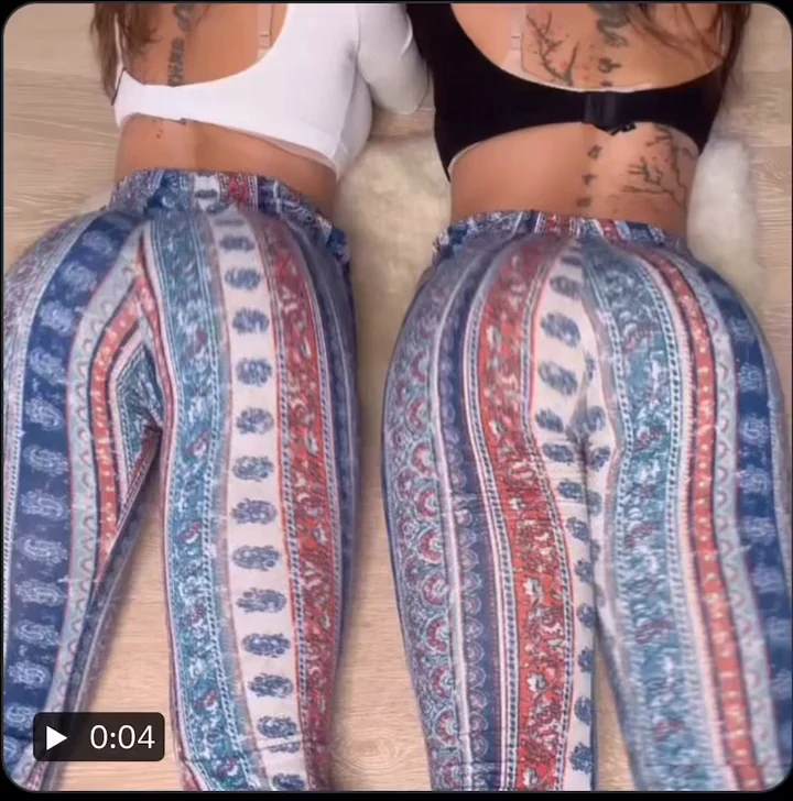 Twins shaking ass | Scrolller