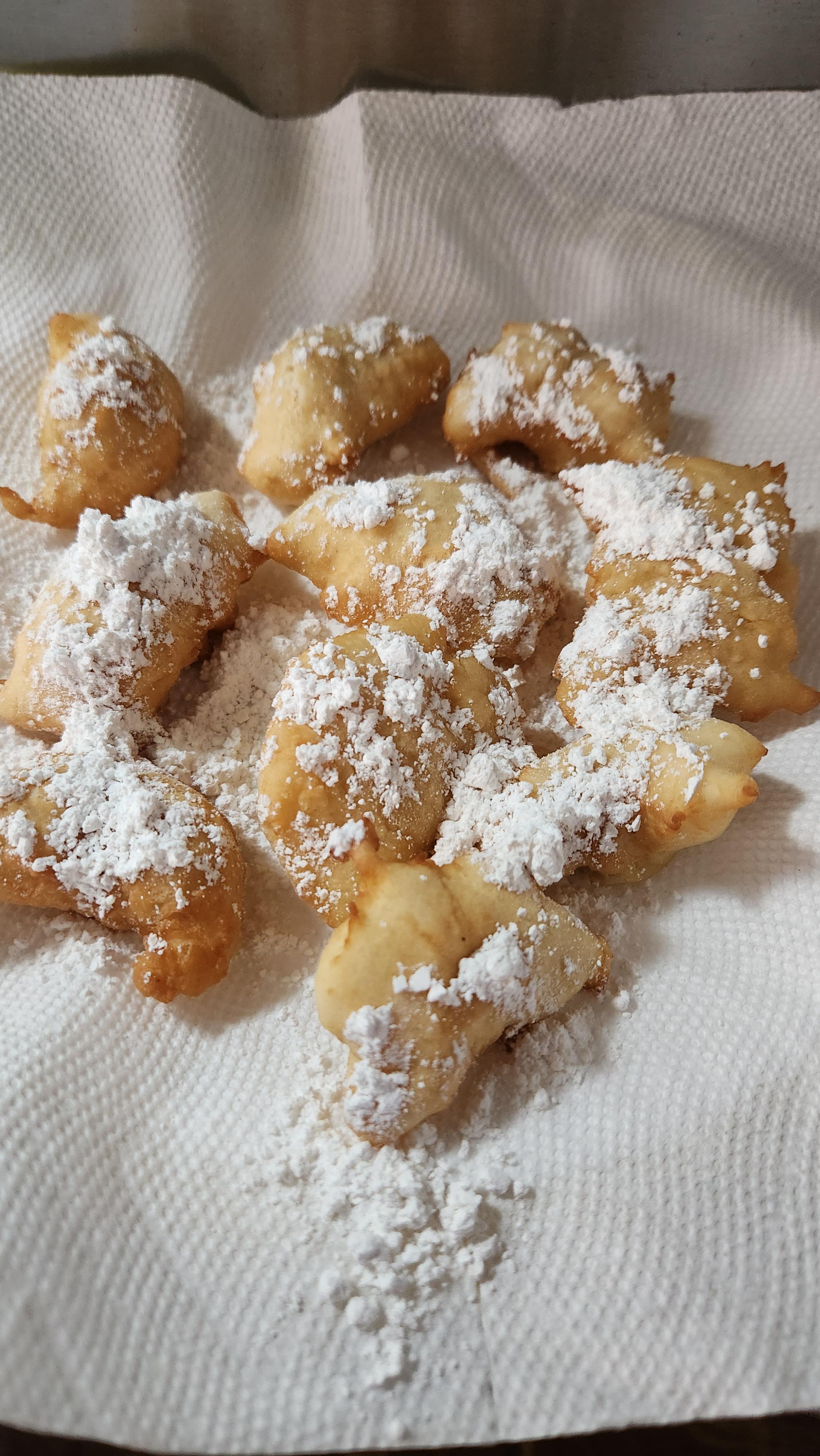 Beignet's in Wagner scotch bowl | Scrolller