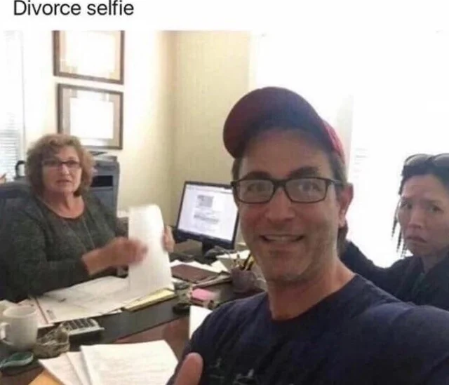 Divorce selfie | Scrolller