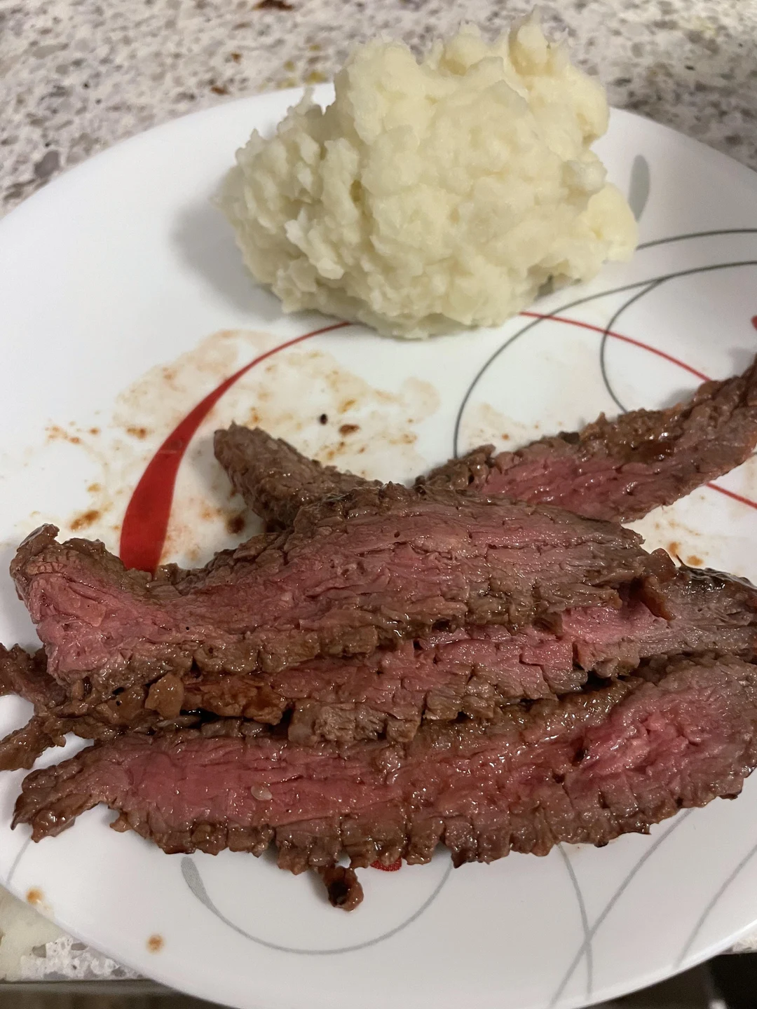Flank steak with mashed potatoes | Scrolller