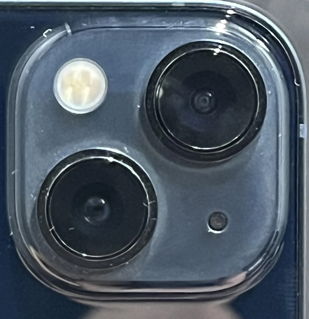 How do you guys clean smoothly around the camera lens? iPhone 13 | Scrolller