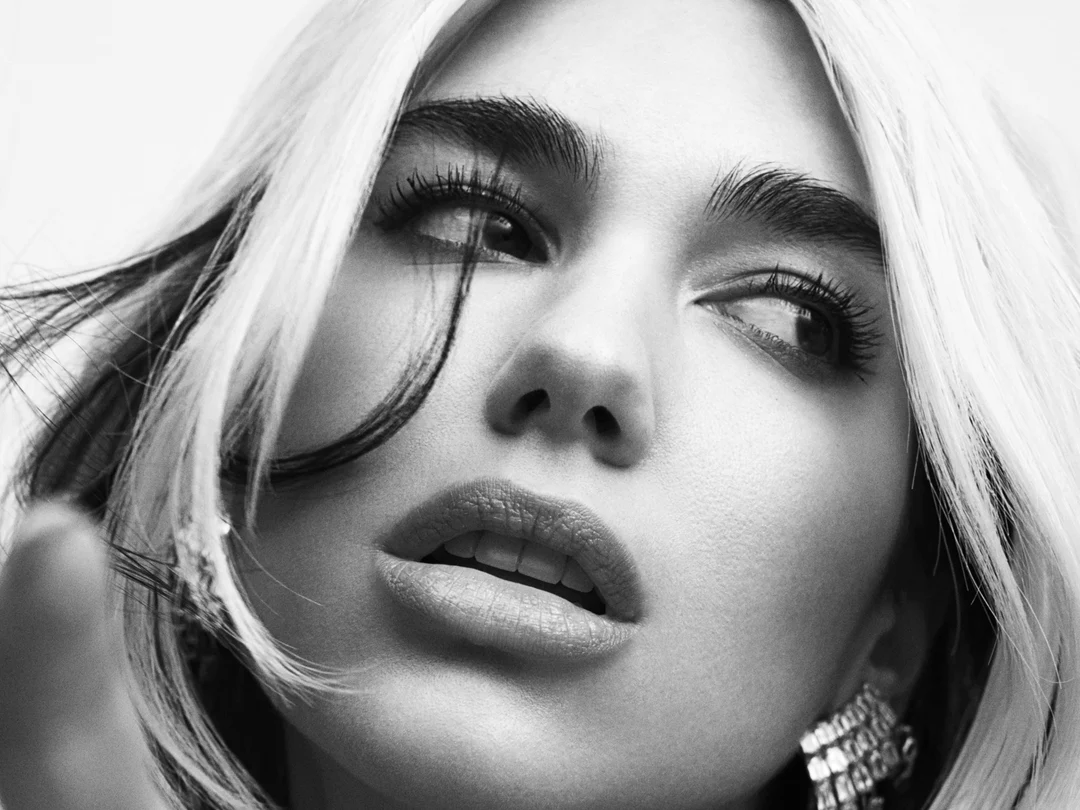 You can only imagine what it feels like to kiss those lips... just imagine | Scrolller