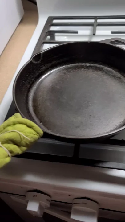 Corroborating evidence - tablespoon of oil in a #8 Lodge | Scrolller