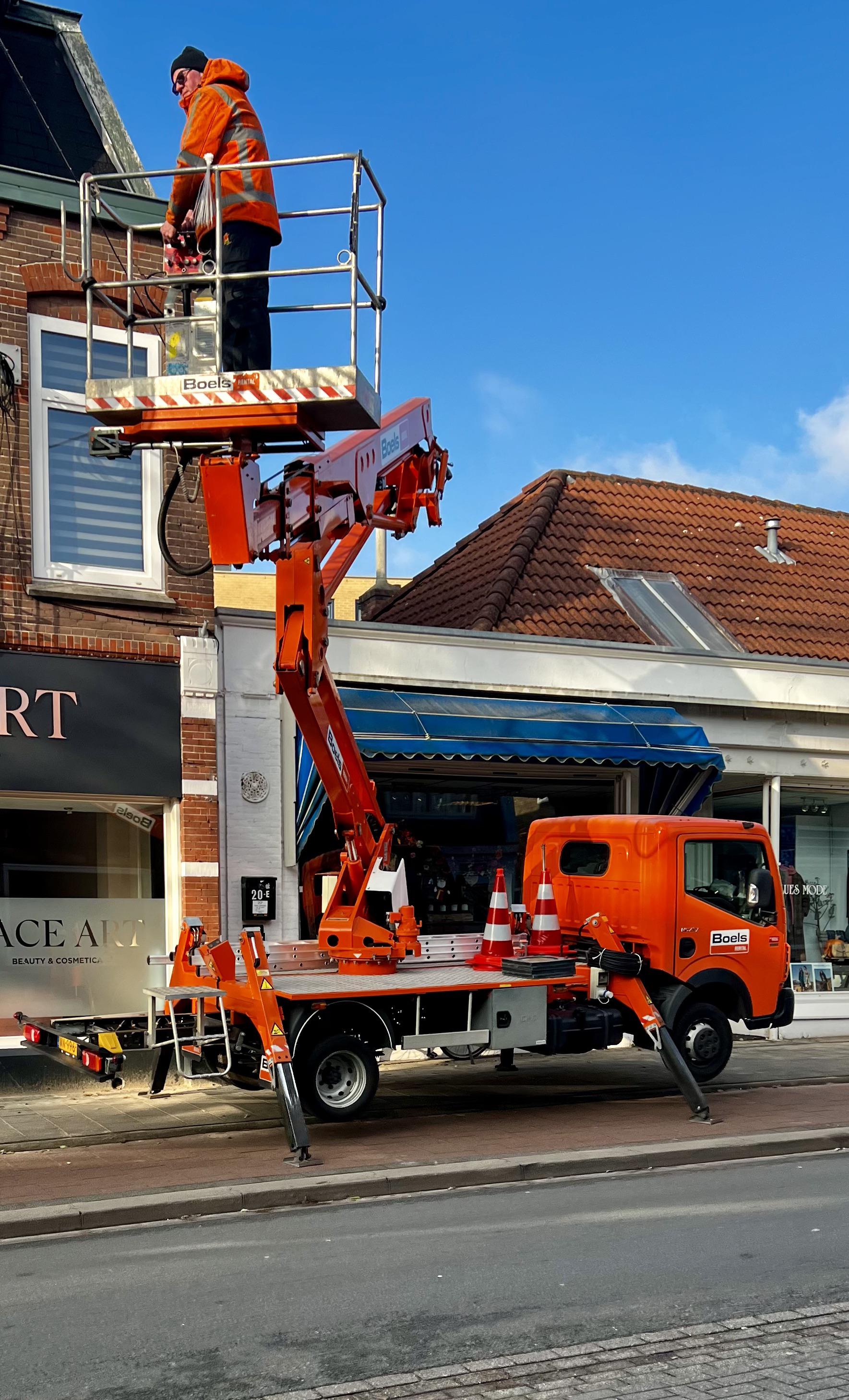 Levitating truck | Scrolller