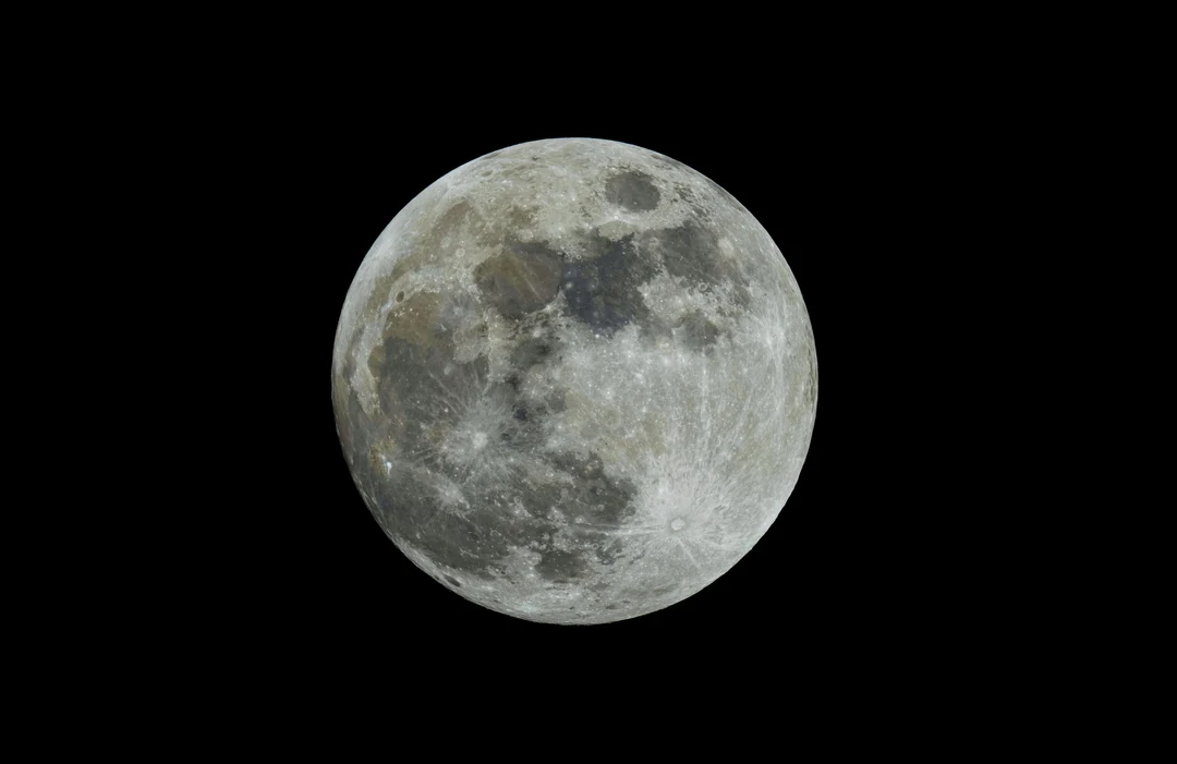 Full Moon Image (too cloudy to see the Lunar eclipse hours later) | Scrolller