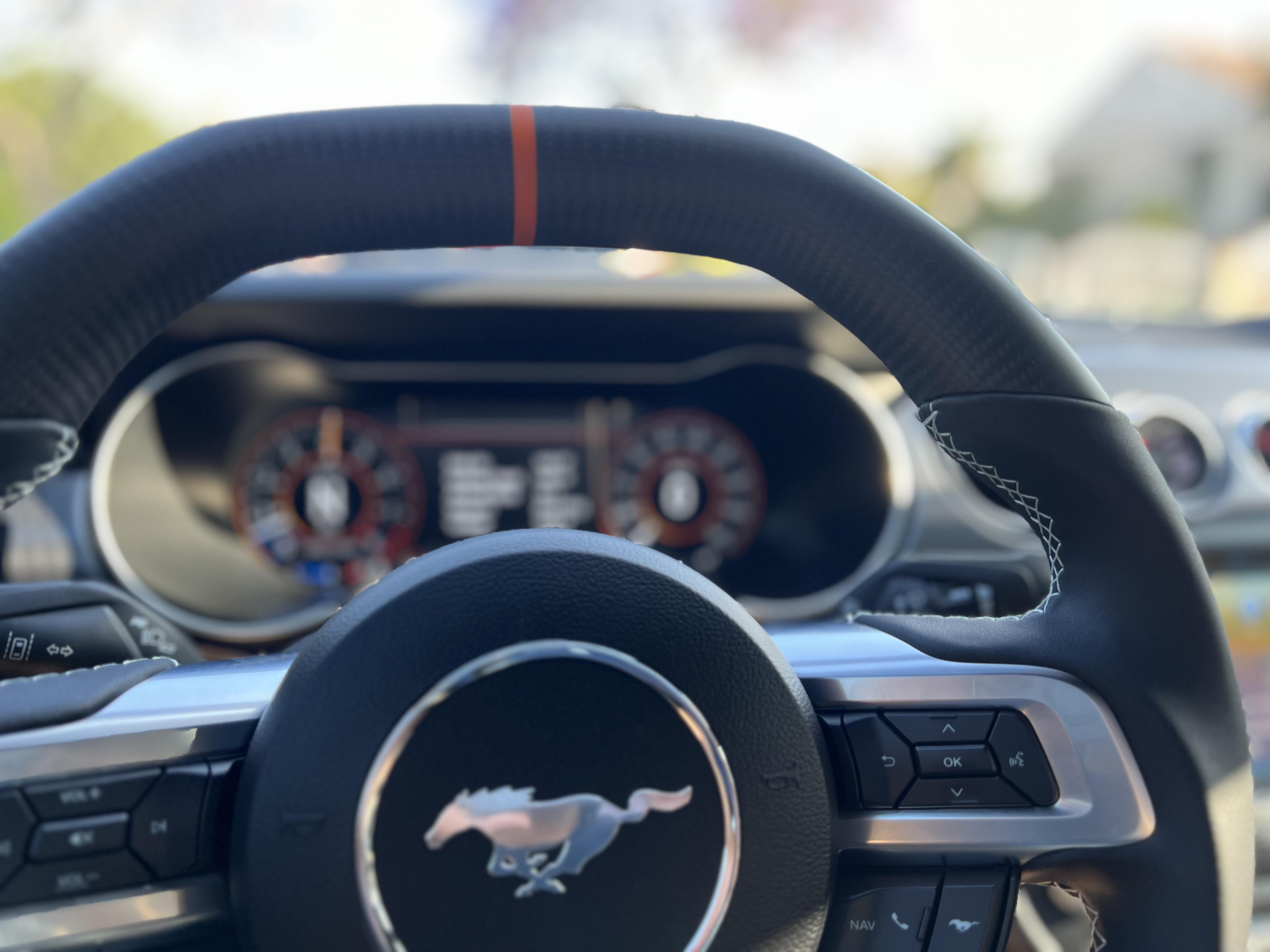 Carbon fiber steering wheel | Scrolller