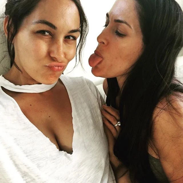 Bella Twins | Scrolller