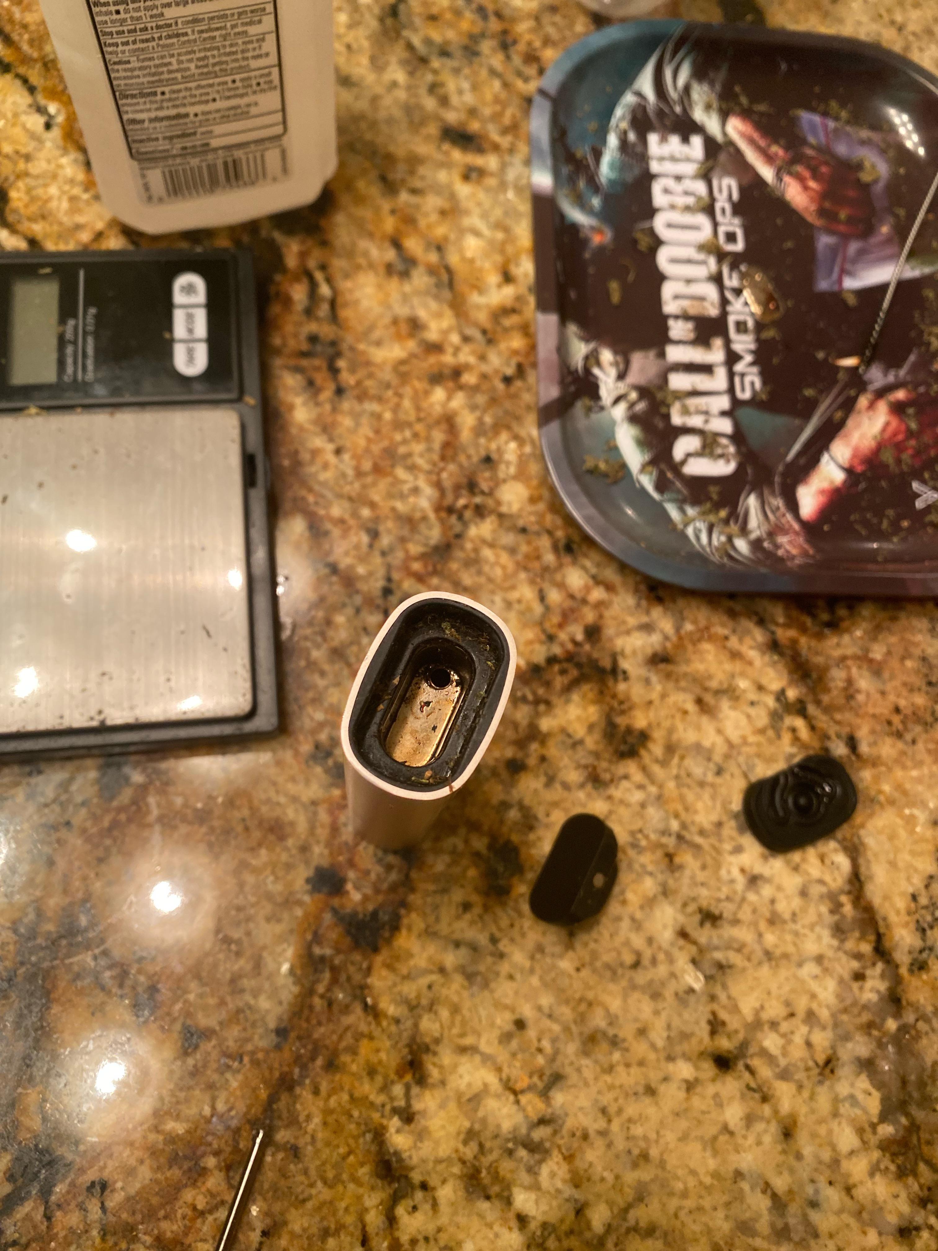 How do I clean the inside of this (pax 3)? | Scrolller