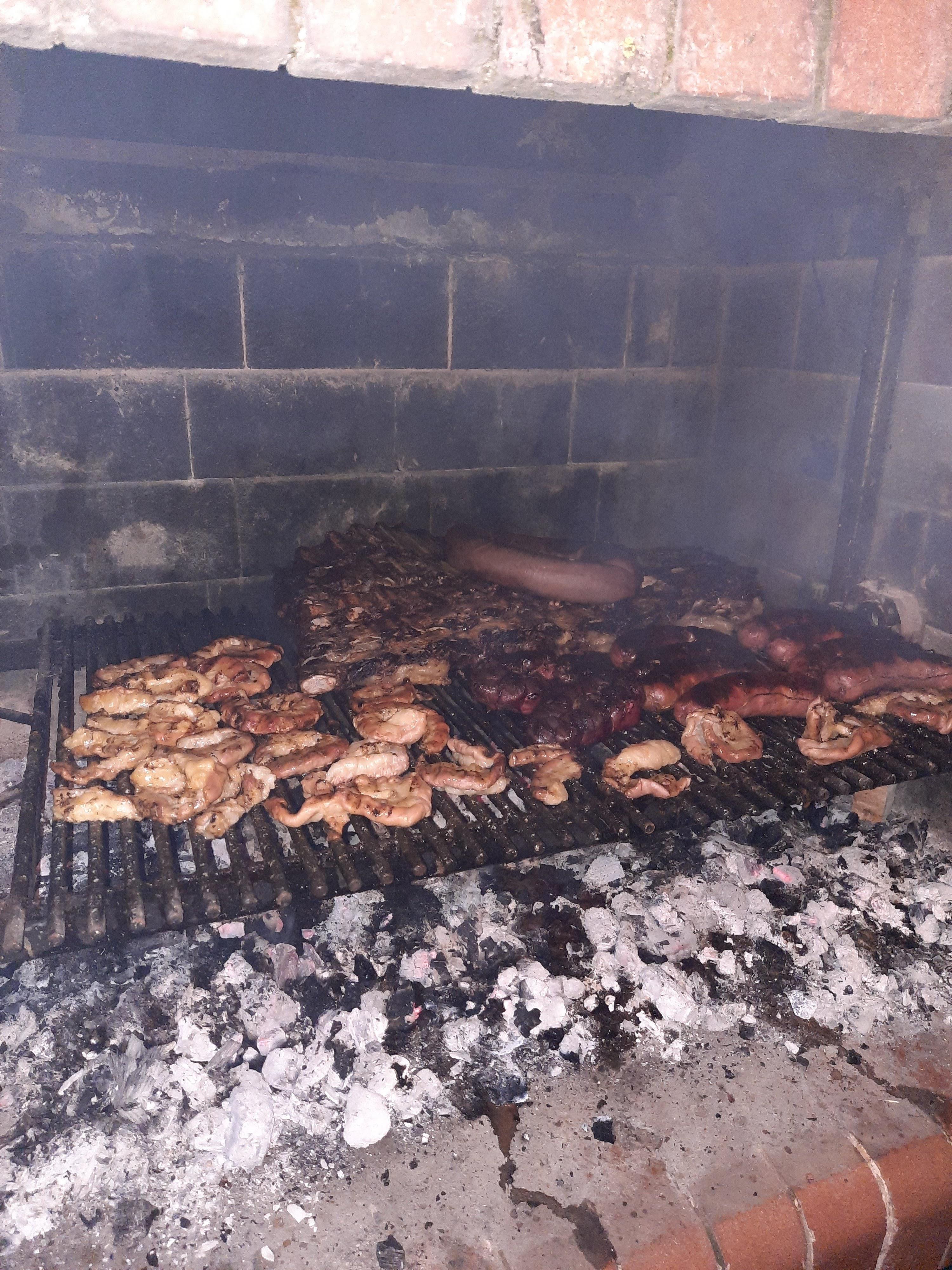 Barbecue for 9 people | Scrolller