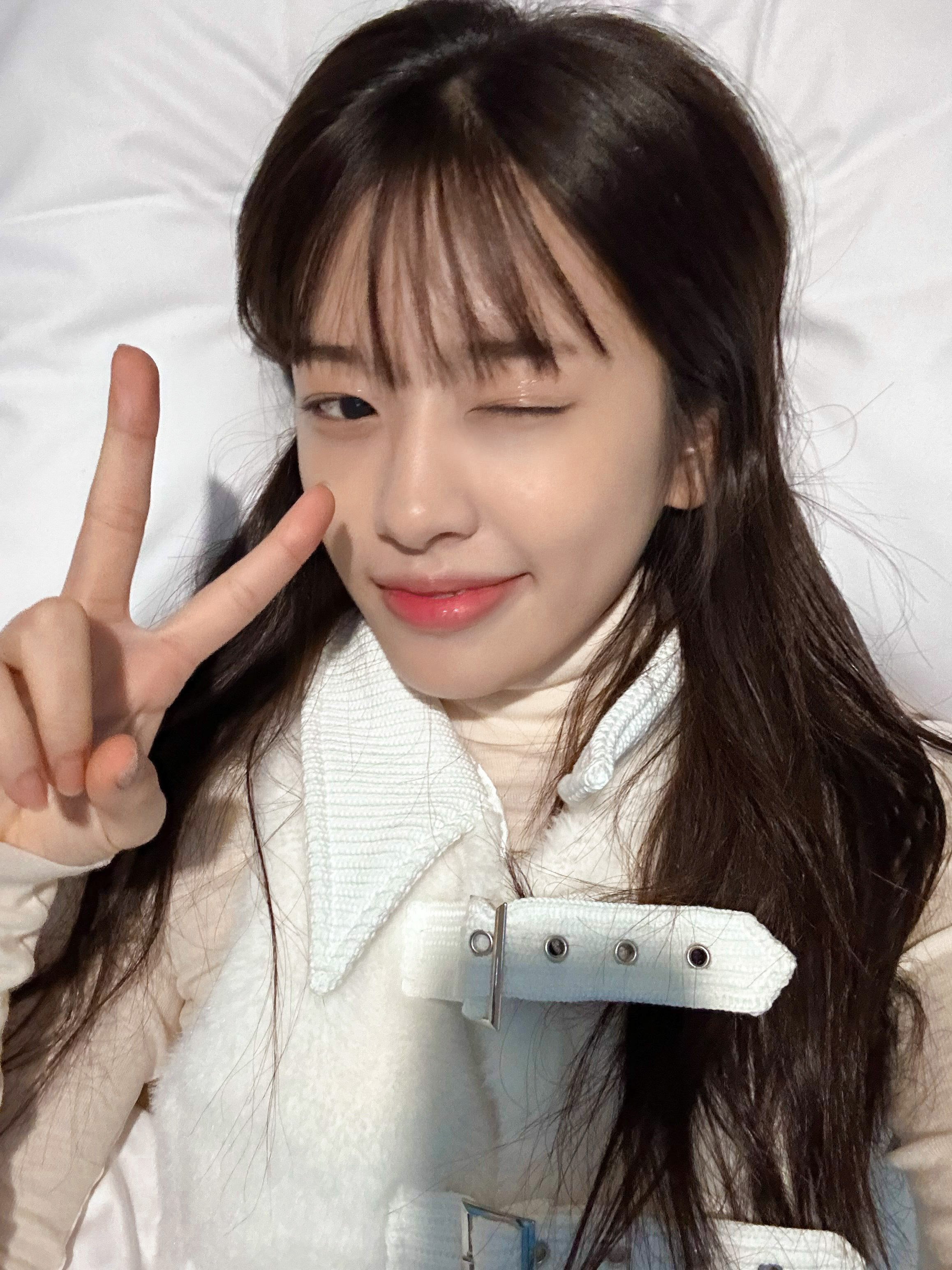 230609 IVE Official Twitter Update with An Yujin | Scrolller