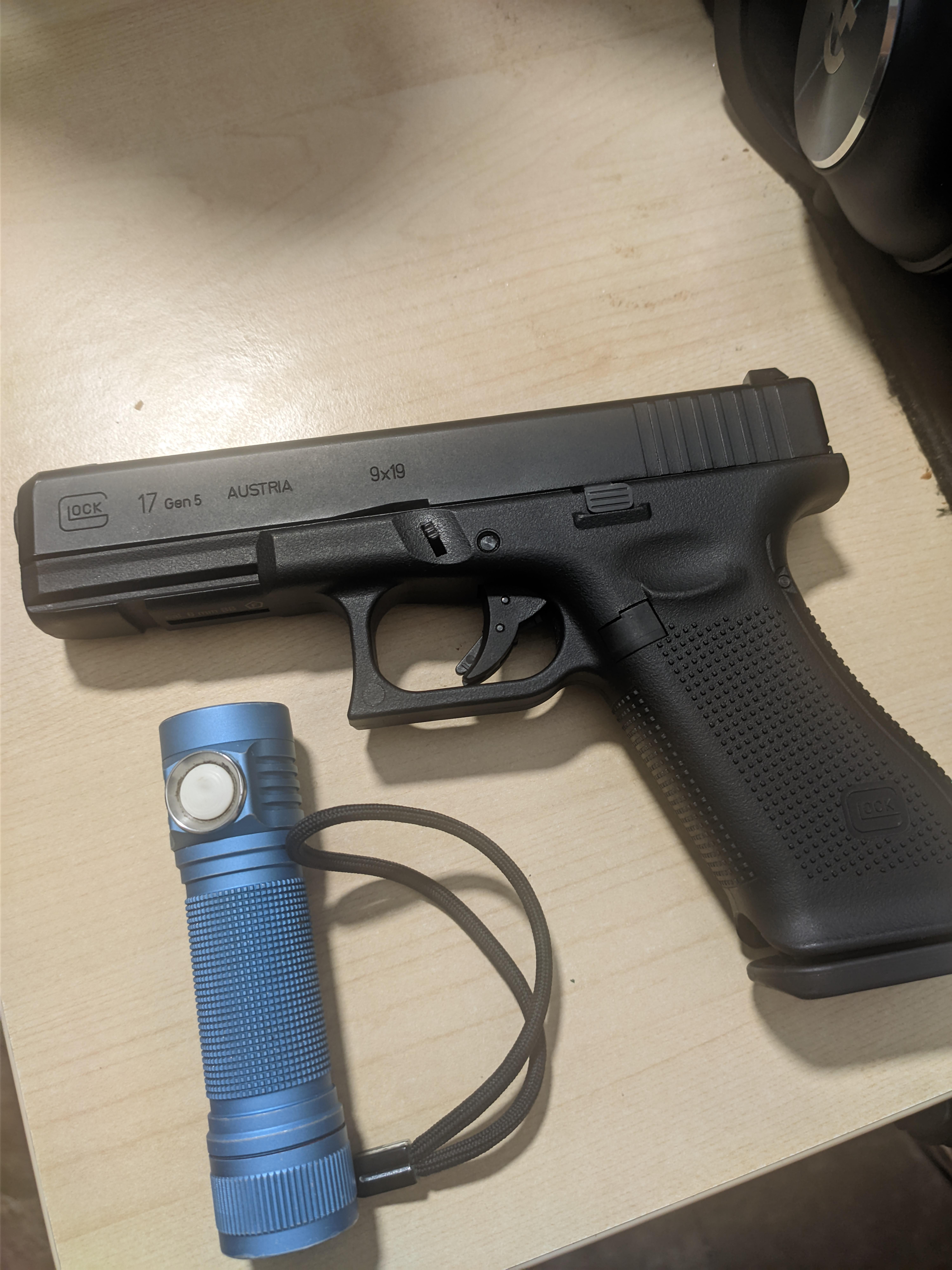 Glock 17 gen 5 | Scrolller