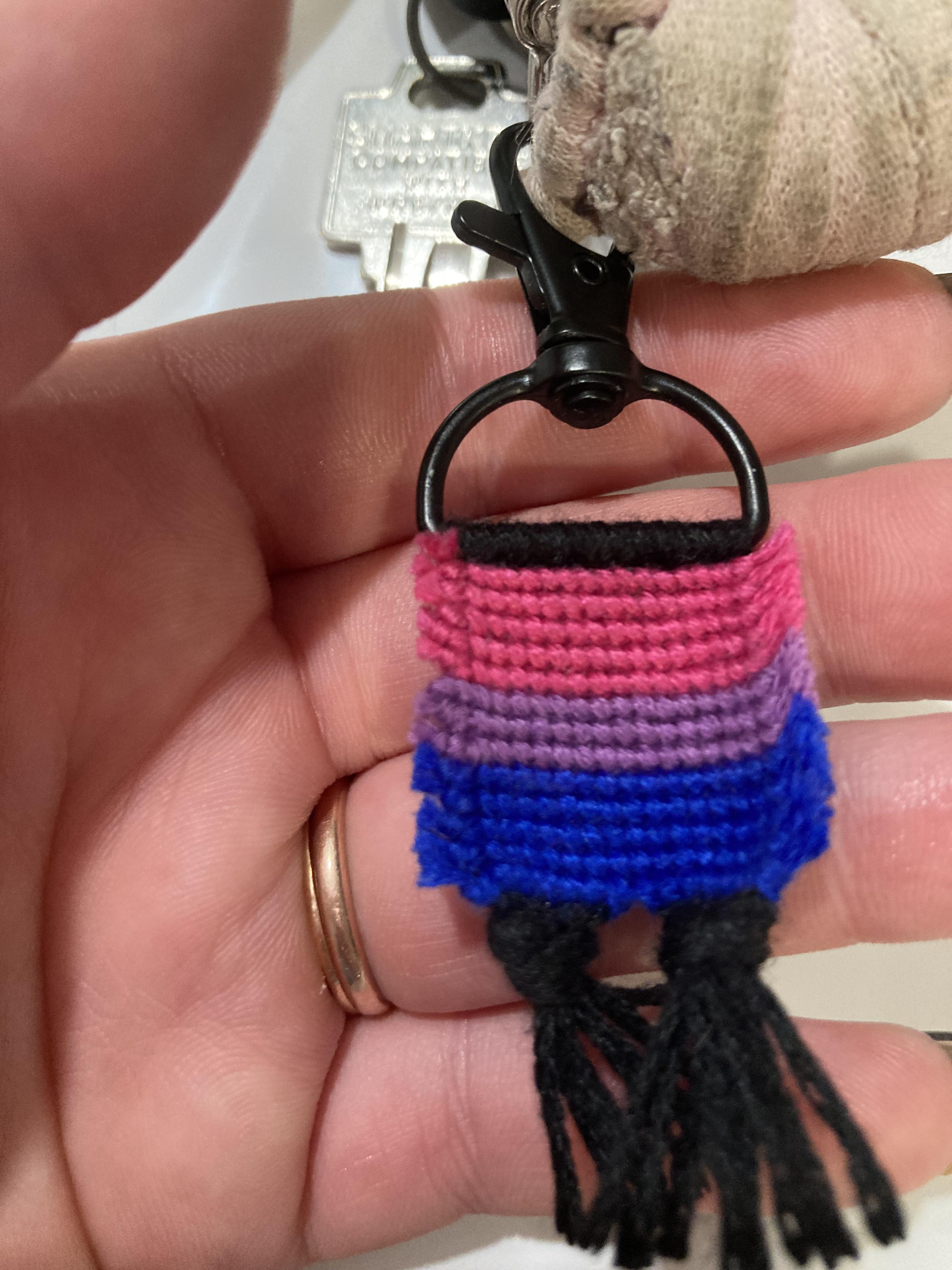 Thought I’d share my cute new bi flag keychain that finally arrived in the mail! | Scrolller