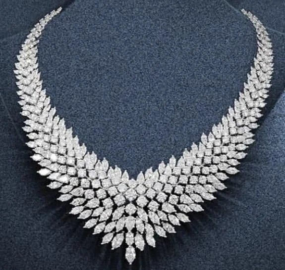 White Diamond Necklace | Scrolller