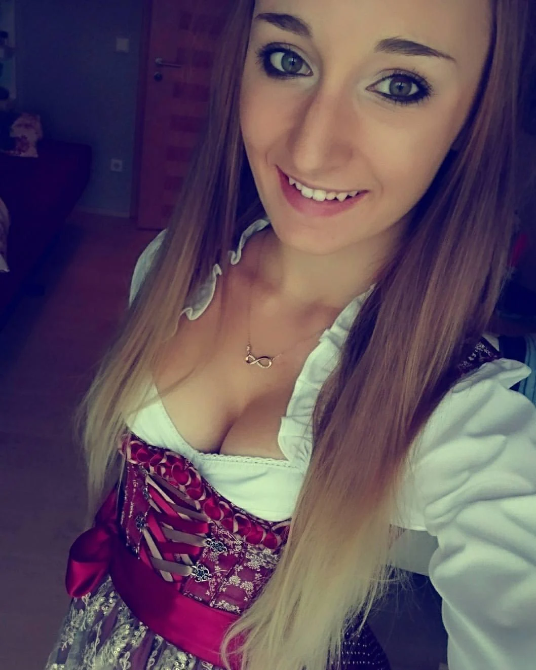 Dirndl | Scrolller