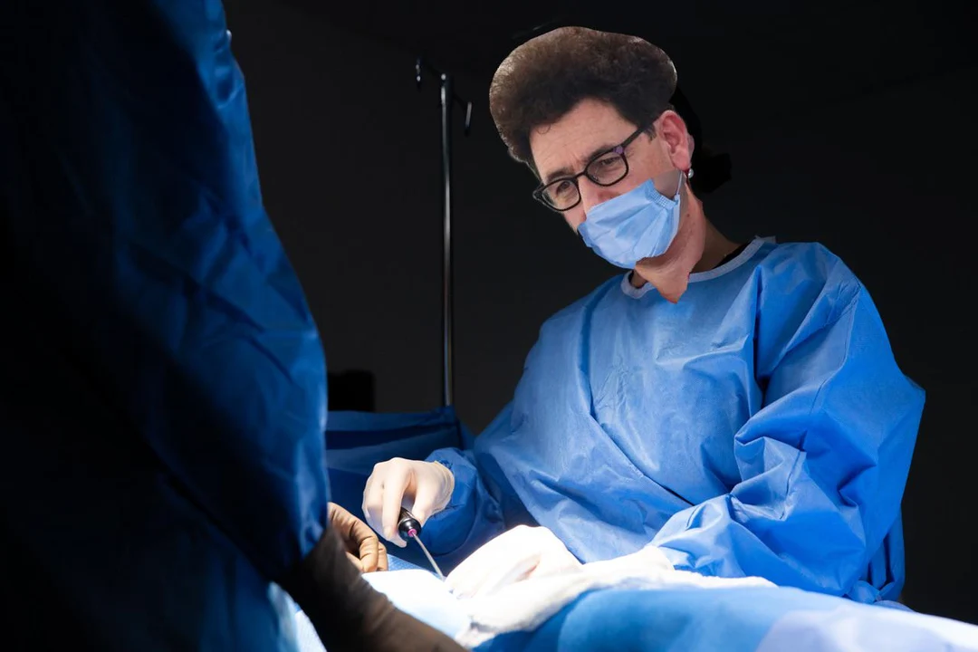 Leaked picture of the surgeon keeping Sainz out of the Saudi Arabian GP | Scrolller