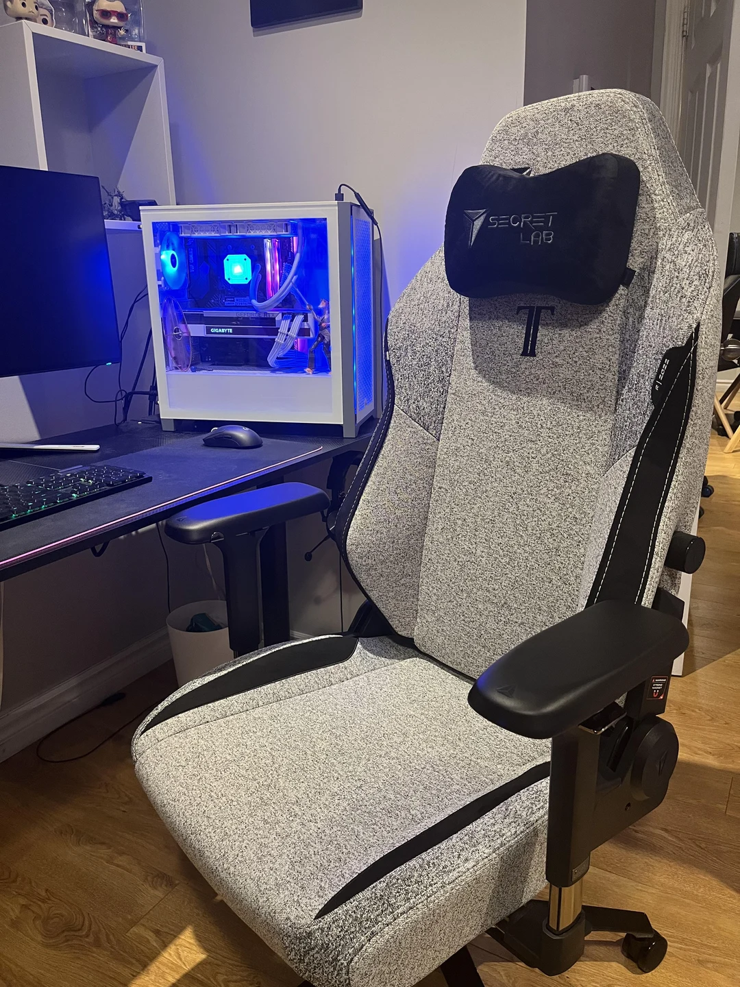 My brand new #Secretlab chair ! | Scrolller