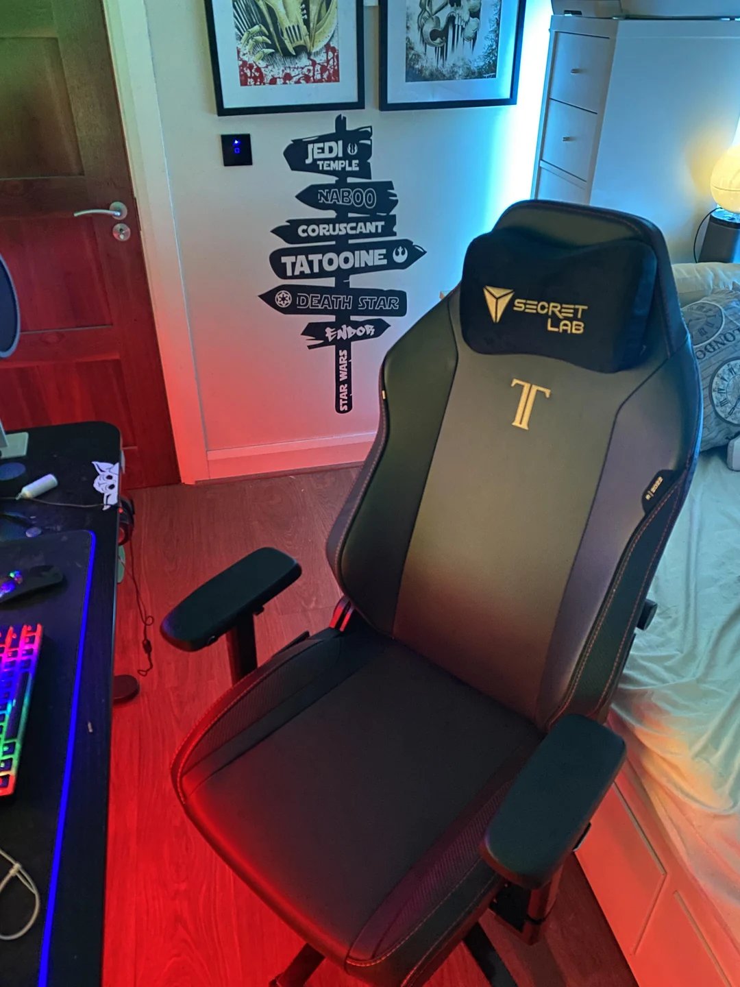 Setup and ready to go #Secretlab | Scrolller