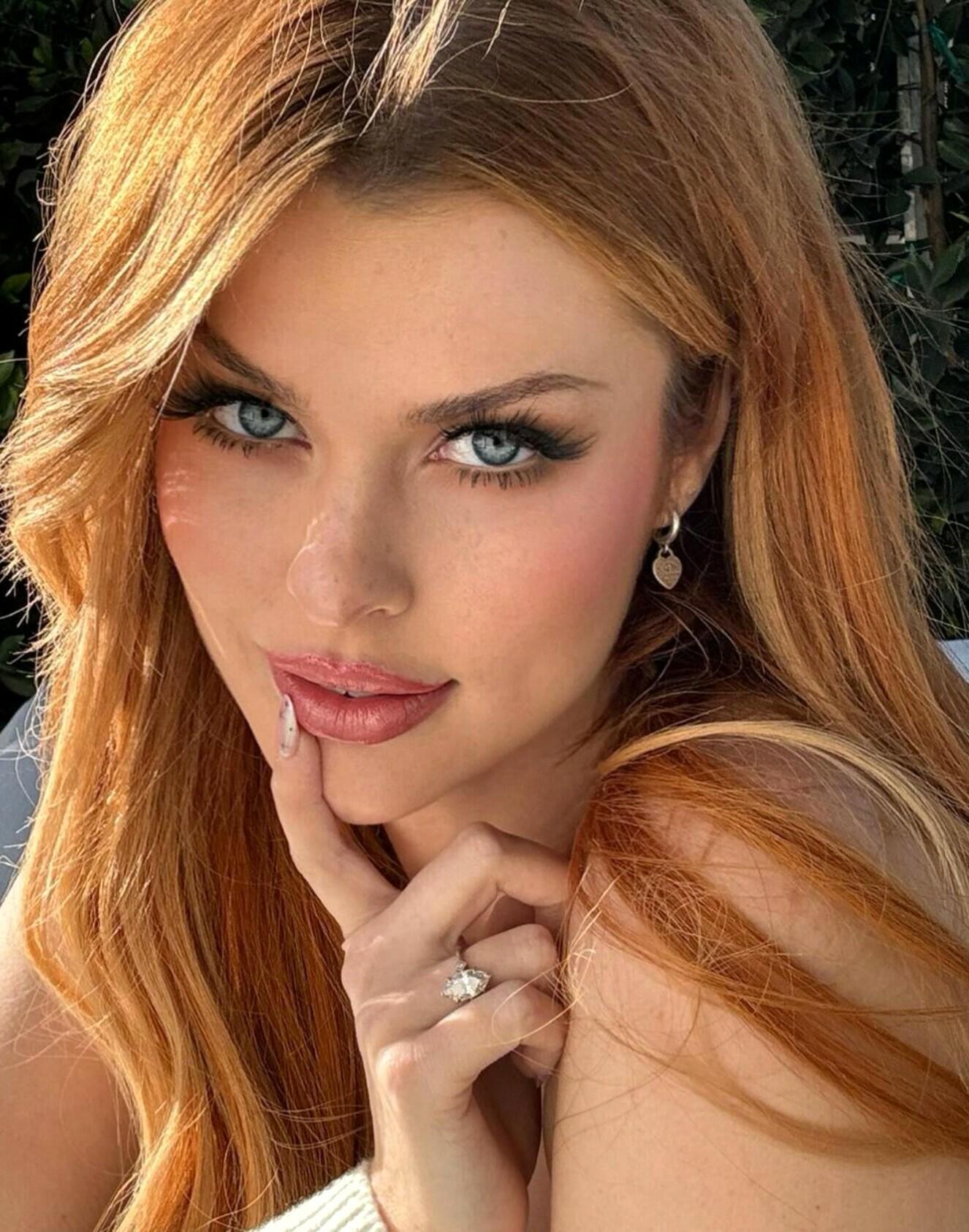 Elly Clutch | Scrolller