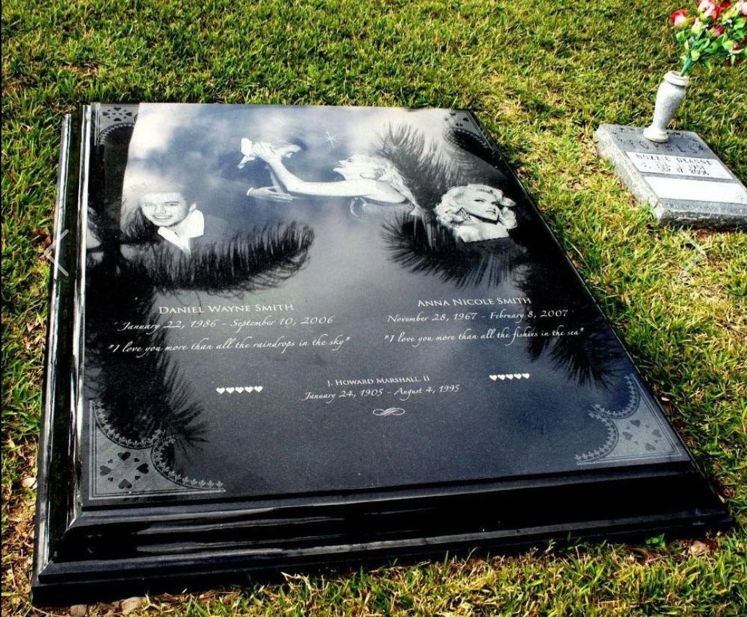 Anna Nicole Smith and her son Daniel 🩷🩷 | Scrolller